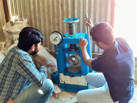 Digital Compression Testing Machine CTM For Concrete Test And Calibration Capacity