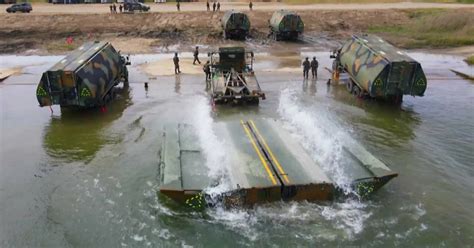 거침없이 물 속으로한미 도하훈련 재개