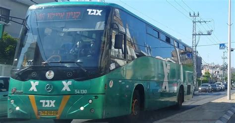Dus Iz Nies Egged Bus Blocked By Chareidi Protesters In Bnei Brak Because The Driver Was Female
