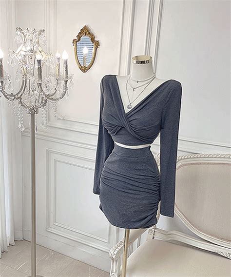 가을🍁예쁨 핏예술~ 리느 크롭 셔링 스커트 세트 결혼식 하객룩 데이트룩 파티룩 브라이덜샤워 셀프웨딩 크롭티 간절기티