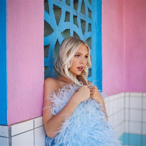Singer Jordyn Jones Life On Photo