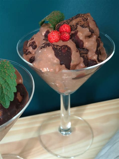Snabb Chokladglass Med Chokladsås
