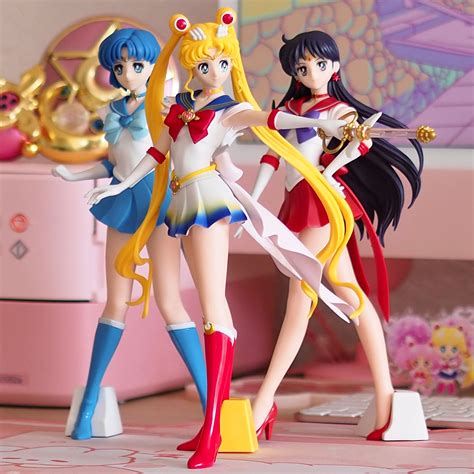 Sailor Moon Eternal Super Sailor Moon Figure With Kaleidoscope Rod Elbenwald