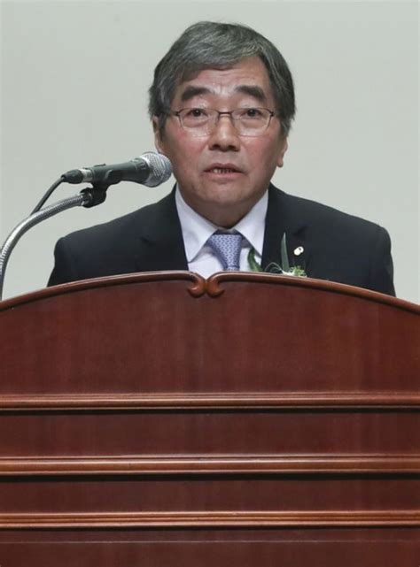 윤석헌 금감원장 교수 시절 8곳 사외이사 겸직5곳 미신고