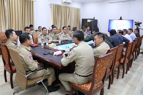 ឧត្តមសេនីយ៍ឯក អ៉ី សុខឃី និងឧត្តមសេនីយ៍ឯក ជា ពៅ ដឹកនាំក្រុមទី២