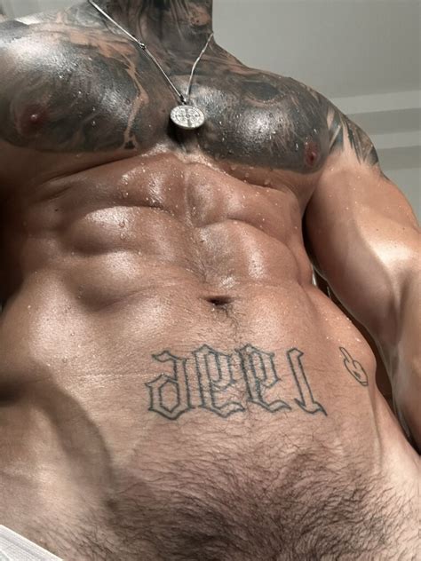 Modelo Brasileiro Victor Prado Pelado E Recebendo Boquete Nudes Dos