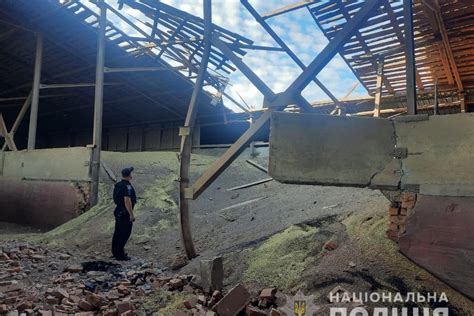 Пошкоджені будинки та поранені люди поліція Нікопольщини фіксує наслідки обстрілів