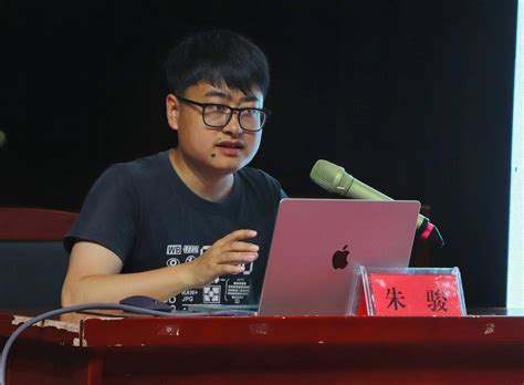 友鸾讲坛第3期拾城摄影师朱骏做新闻摄影讲座 安庆师范大学传媒学院
