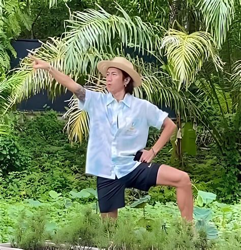 คนบ้า เขาคือชายหนุ่มที่ชื่อว่า “ตูน หมวกฟาง” 🌊 … วันพีชนะ มีอยู่จริงนะ 💸💰💵🤑💴🎁 Facebook