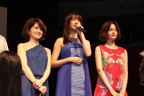 【写真 23 23枚】山本美月：鮮やかブルーの個性派ワンピで華やかに 玉城ティナ、佐津川愛美も Mantanweb（まんたんウェブ）