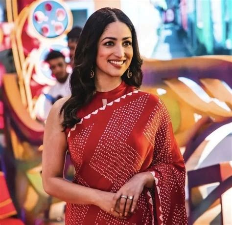 Yami Gautam Hot In Red Saree Actress Yami Gautam Red Hot Photos 03