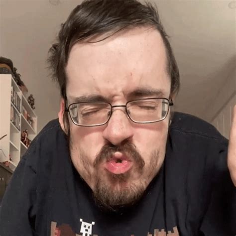 Ricky Berwick Kiss  Trending  On Vif