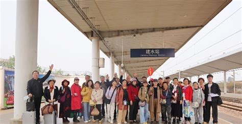 云南铁路开行“踏青赏春·滇南诗画行”踏青列车 腾讯新闻