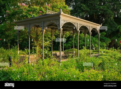 Swan Lake Gazebo Singapore Botanic Gardens Singapore Stock Photo Alamy