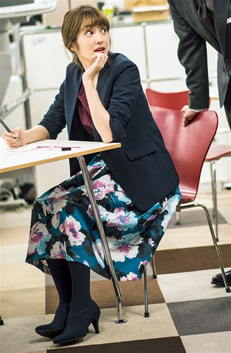 上司にも後輩にも好印象♡大人のデキる女を演出できる鉄板通勤コーデ3選 ファッションメディア Andgirl アンドガール