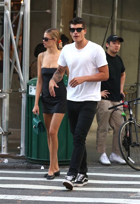 Hailey Clauson Shopping With Boyfriend Jullien Herrera In Soho 0707