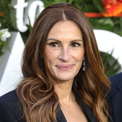 Julia Roberts Bold New Bangs Divide Fans Love Them Or Hate Them Shefinds