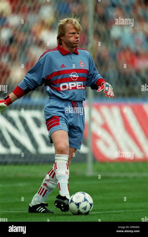 OLIVER KAHN BAYERN MUNCHEN FC 27 August 1998 Stock Photo Alamy
