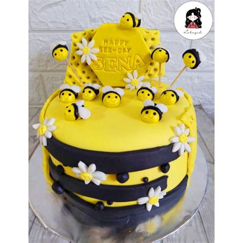 Jual Kue Ulang Tahun Karakter Lebah Fondant 20cm Shopee Indonesia