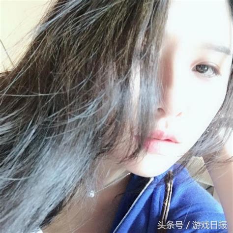 鬥魚阿冷已經代言奢侈品 而馮提莫卻還在跟杜蕾斯打交道 每日頭條