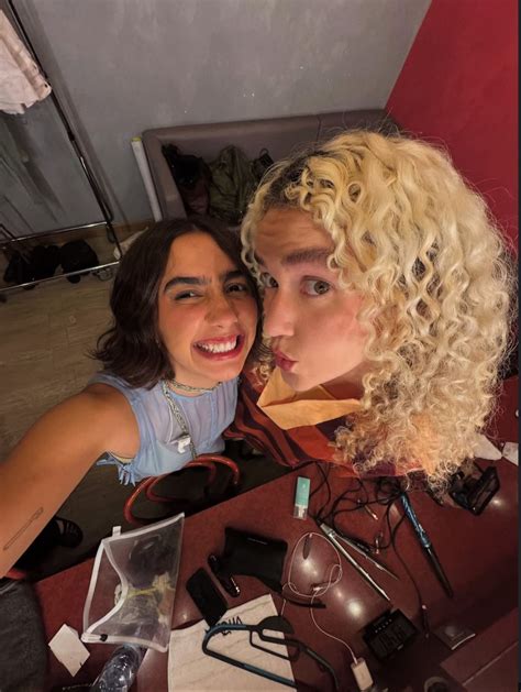 Descubra 110 Ideias De Mpb Moderne Mpb Mpb Artistas Cantores Mpb E