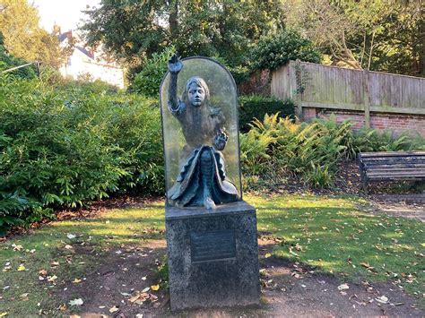 Alice Through The Looking Glass Statue Guildford Ce Quil Faut Savoir