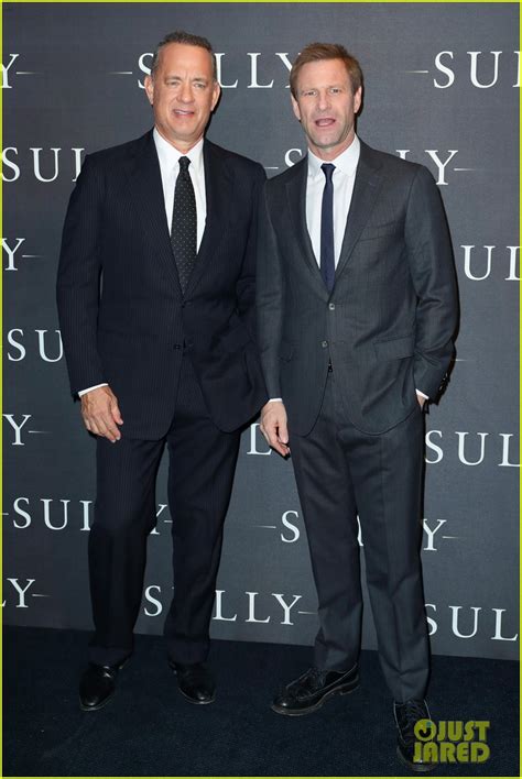 Tom Hanks Premieres Sully With The Real Captain Sully Photo 3811999 Aaron Eckhart Tom