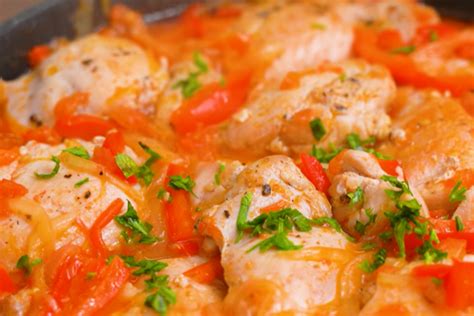 Курячі стегна на сковороді рецепт приготування з фото та видео