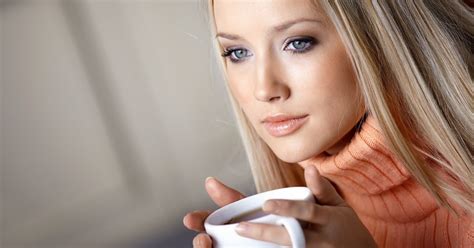 Sweet Blonde In Love Photo Hd Love Wallpaper Love Wallpapers Romantic Wallpapers Stock