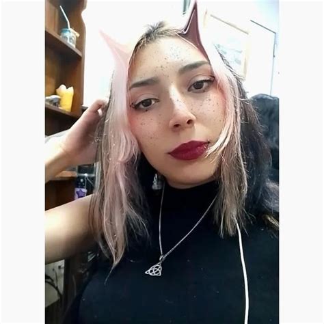 L U A N A Morita Red Threads Say More