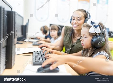 10 506 Computer Typing Class Images Stock Photos Vectors Shutterstock
