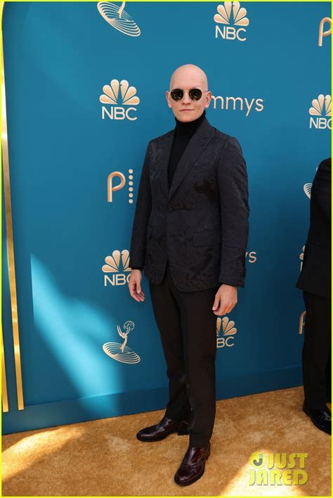 Bill Hader Is One Of The Only Masked People At Emmy Awards 2022 Photo