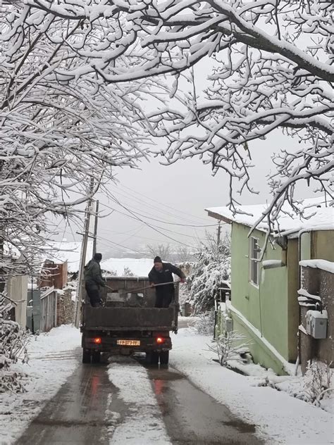 თოვისა და ყინვის გამო ქალაქ საგარეჯოში ცენტრალურ და შიდა საუბნო გზებზე