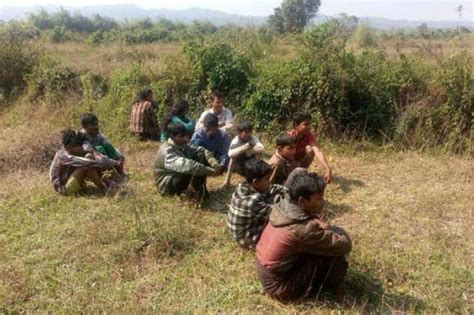 အမြန်လမ်းဘေး ထိုးကျနေသည့်ကားပေါ်မှ ဘင်္ဂါလီများတွေ့ရှိသဖြင့် လဝကမှ စစ