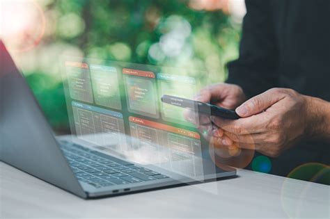 프로그래밍 코딩 모바일 앱의 명령어 세트 프로그래머 디자인 장치 앱 및 스크립트 코딩 컴파일러 인코딩 디버그 랩톱 컴퓨터를 사용하는 비즈니스 기업용 개발자 응용 프로그램