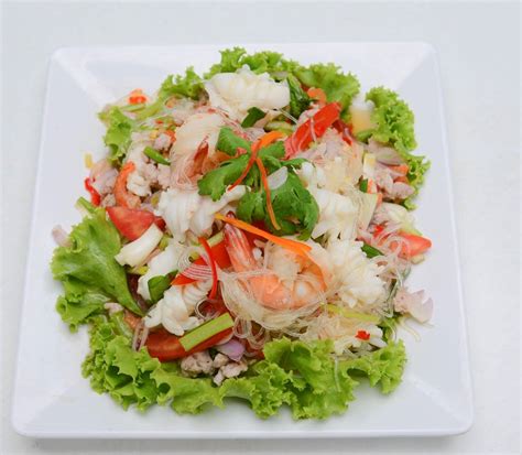 ញាំមីសួគ្រឿងសមុទ្រ គ្រឿងផ្សំ៖ មីសួ មេផ្ទះ Housewife