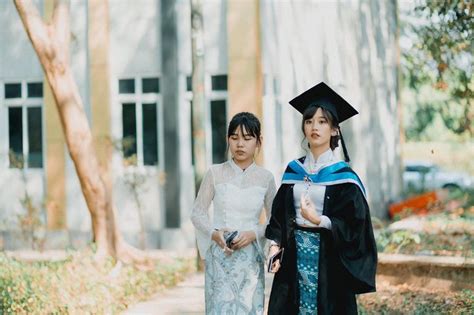 Pin Von Shwe Thal July🦋 Auf Honey Nway Oo🍯