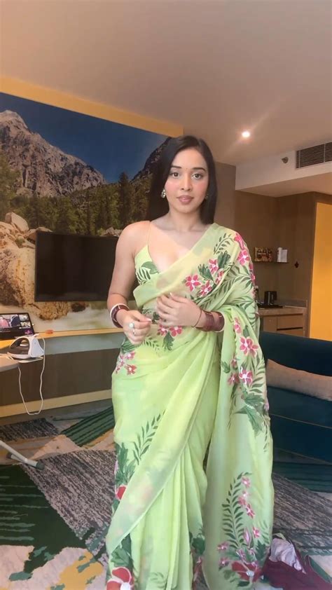 Tanya Mittal Sexy Cleavage And Navel Rhottiesofytandtv