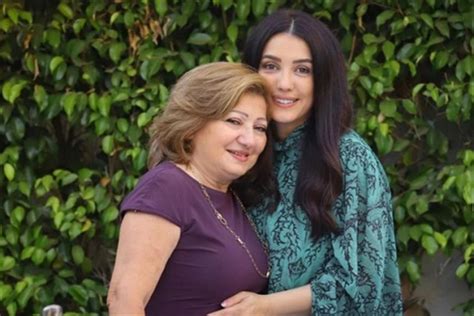 بعد إصابة كندة علوش ووالدتها كيف يمكن التبنؤ بسرطان الثدي ا الكونسلتو