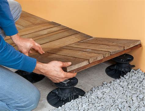 Installer Une Terrasse En Dalles De Bois Sur Plots