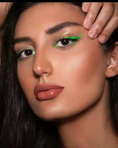 Get The Bold Look A Step By Step Tutorial For The Bat Wing Eyeliner