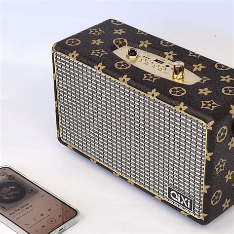 แถมไมค์ ลำโพงบลูทูทรุ่น Classic Qixi ลาย Lv เสียงดี เบสหนัก เสียบเมม แฟลชไดรฟ Usb ได้