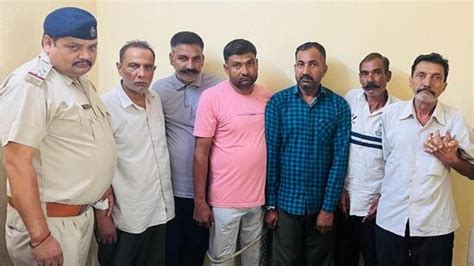 Up Home Guards Among Six Arrested For Duping Investor Of ₹35 Lakh Hindustan Times