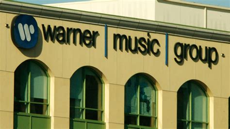 Warner Music Raises 1 9 Billion In Initial Public Offering Al