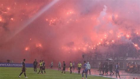 Ferry Paulus Kemenangan Persib Dinodai Penonton Tumpah Ke Lapangan