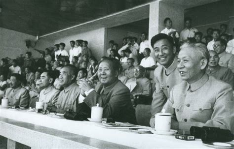 刘少奇最后一次登天安门：站在边上无人理卫视频道凤凰网