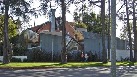 The Neighbors Got Really Pissed Off By Frank Gehrys Santa Monica Home