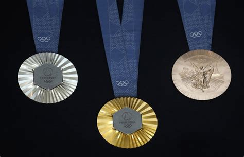 에펠탑 철조각 들어간 파리 올림픽 메달 공개