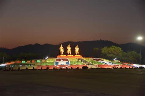 ၇၈ နှစ်မြောက် တပ်မတော်နေ့အား ဂုဏ်ပြုသောအားဖြင့် အထိမ်းအမှတ် ပိုစတာကြီးများ စိုက်ထူထားပြီး တပ