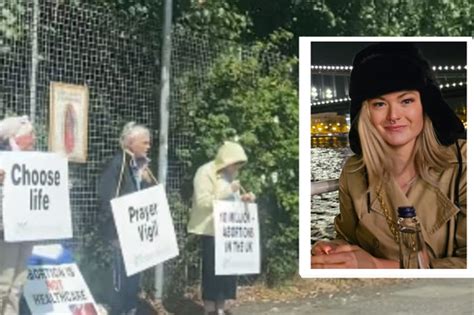 Mans Unexplained Death Probed As Cops Cordon Off Scots Block Of
